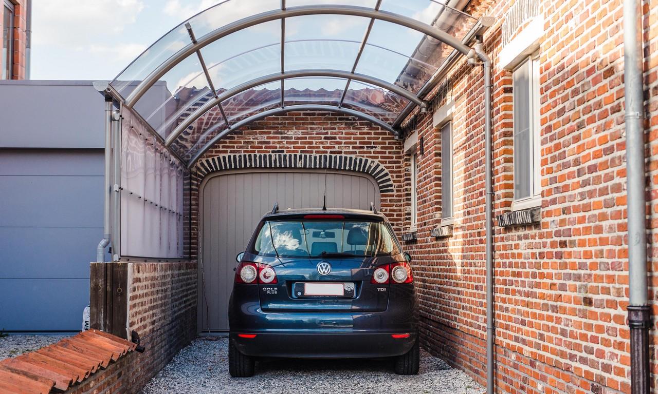 Un carport en aluminium pour voiture, synonyme de confort et sécurité ...